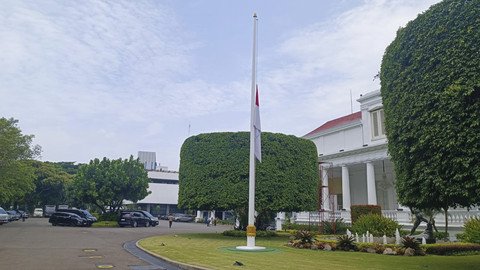 Istana Kepresidenan Jakarta Kibarkan Bendera Setengah Tiang di 30 ...